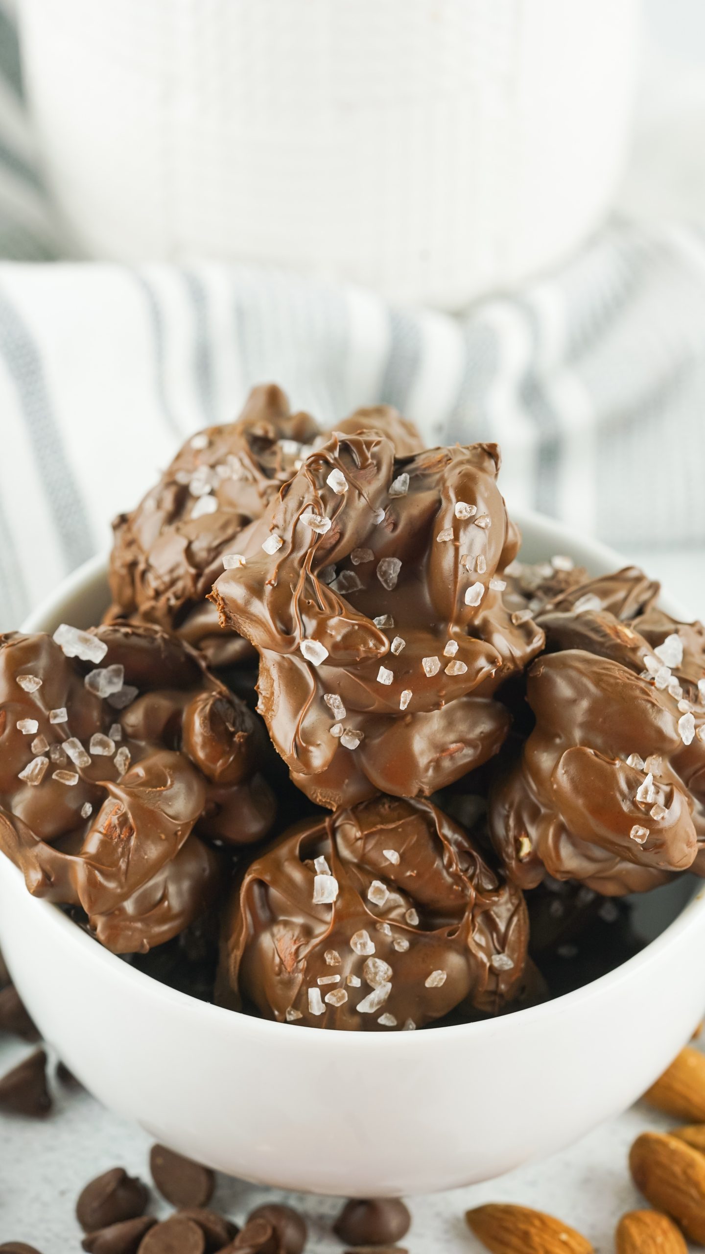 Chocolate Almond Clusters - mom makes dinner